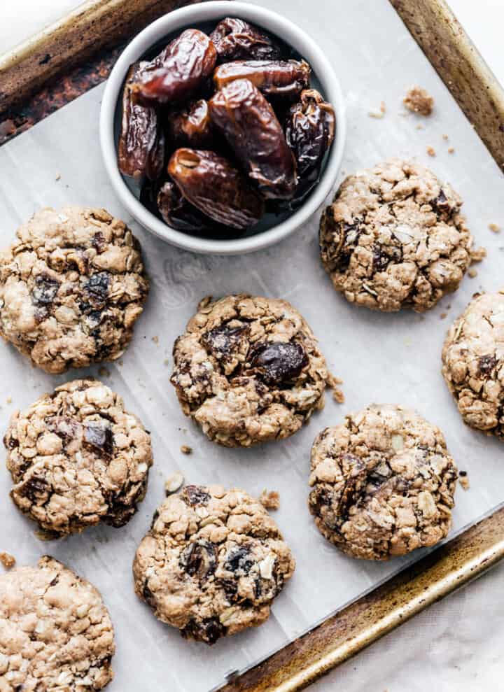 Quick and Simple Oatmeal Date Cookies - Emily Laurae