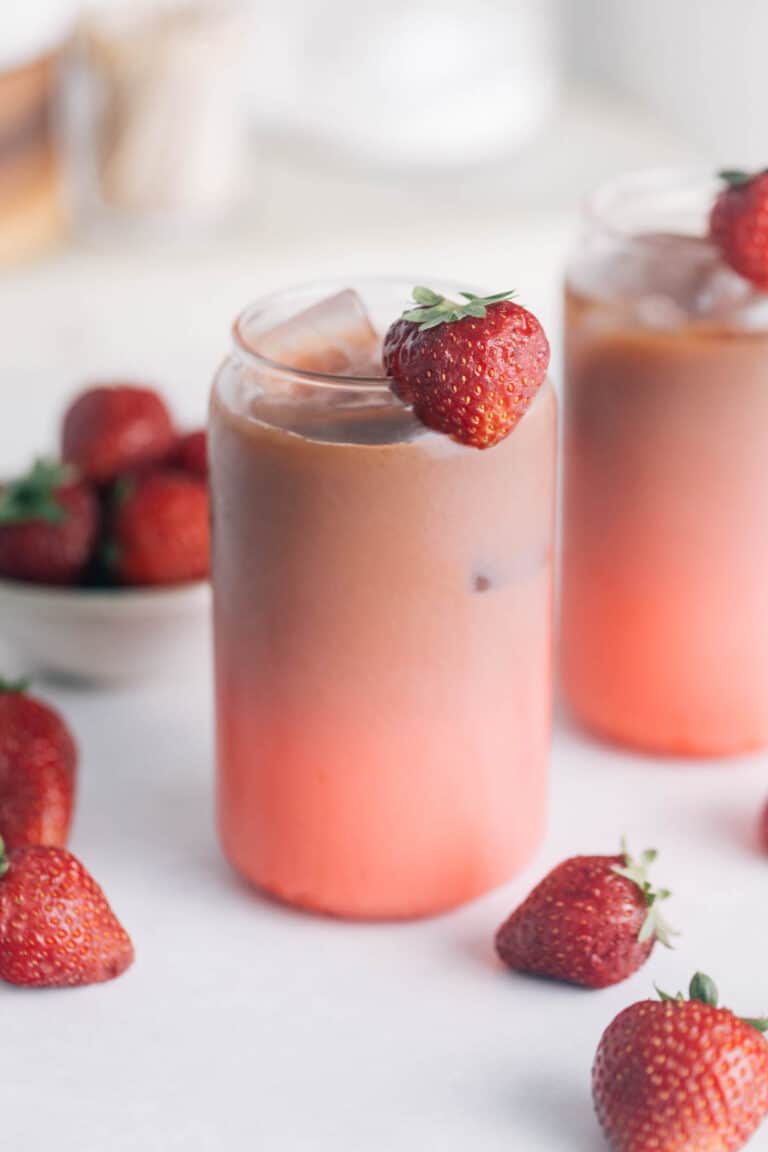 Easy Strawberry Latte Recipe (Strawberry Coffee) - Emily Laurae