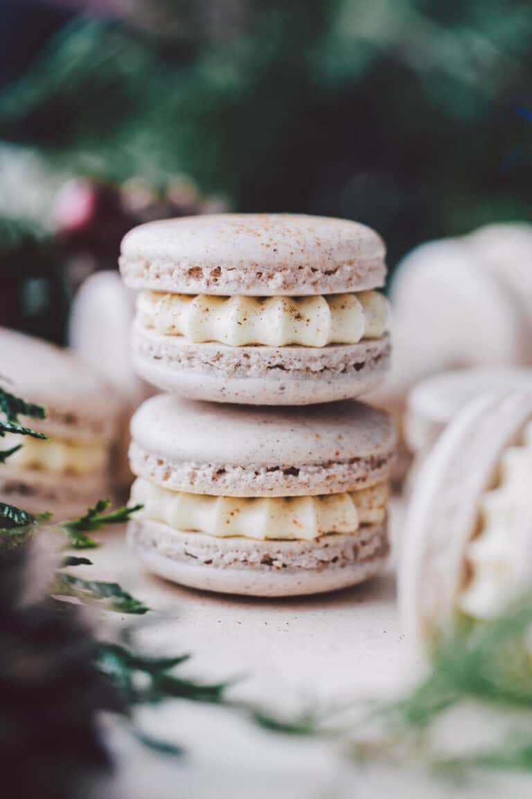 Delicious Eggnog Macaron Recipe for the Holidays (With Video) - Emily ...