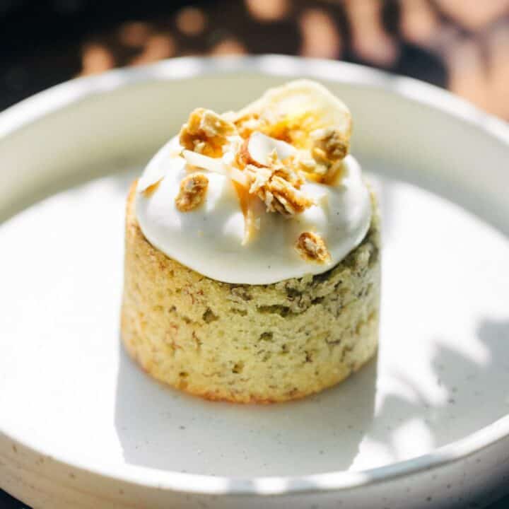 Mini Banana Cakes with Cream Cheese Frosting - Emily Laurae